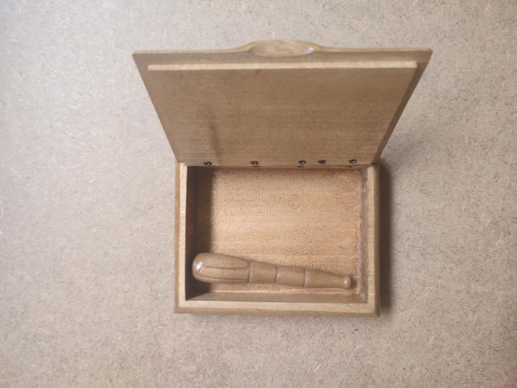 Tobacco box with wood carving (gusle on the lid) | Gusle.me ...