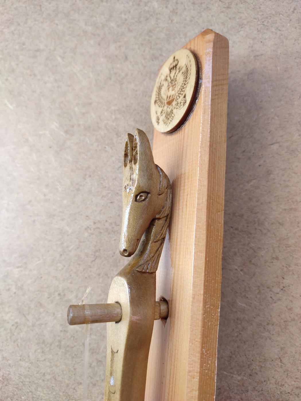 Suvenir gusle sa konjem ( postolje, grb CG, oko 35 cm) | Gusle.me ...
