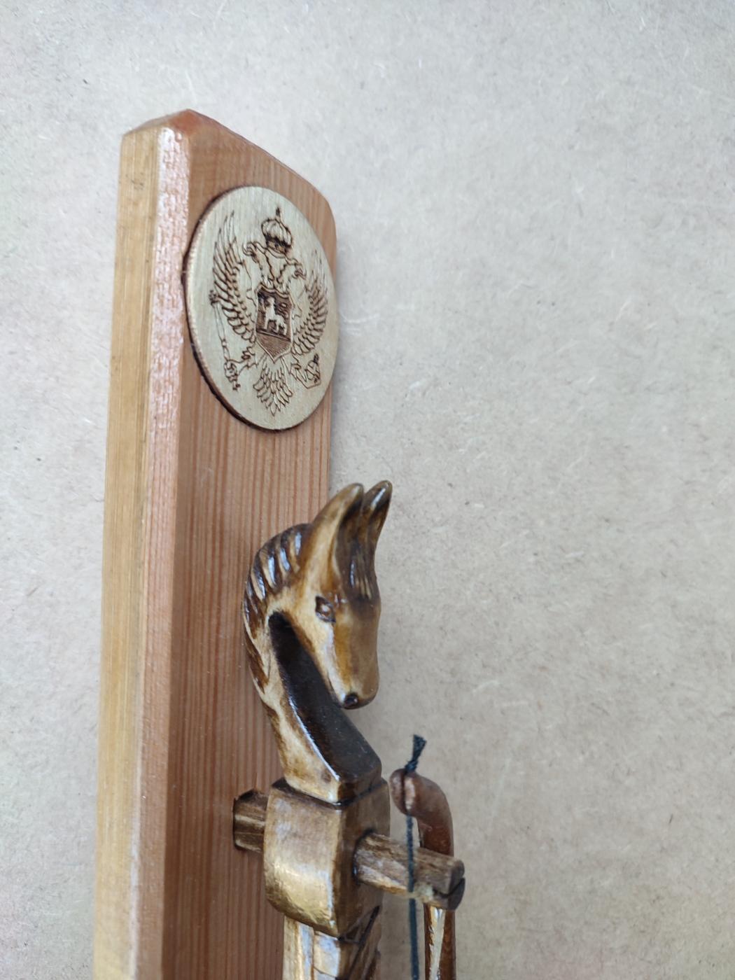 Suvenir gusle sa konjem ( postolje, grb CG, oko 25 cm) | Gusle.me ...