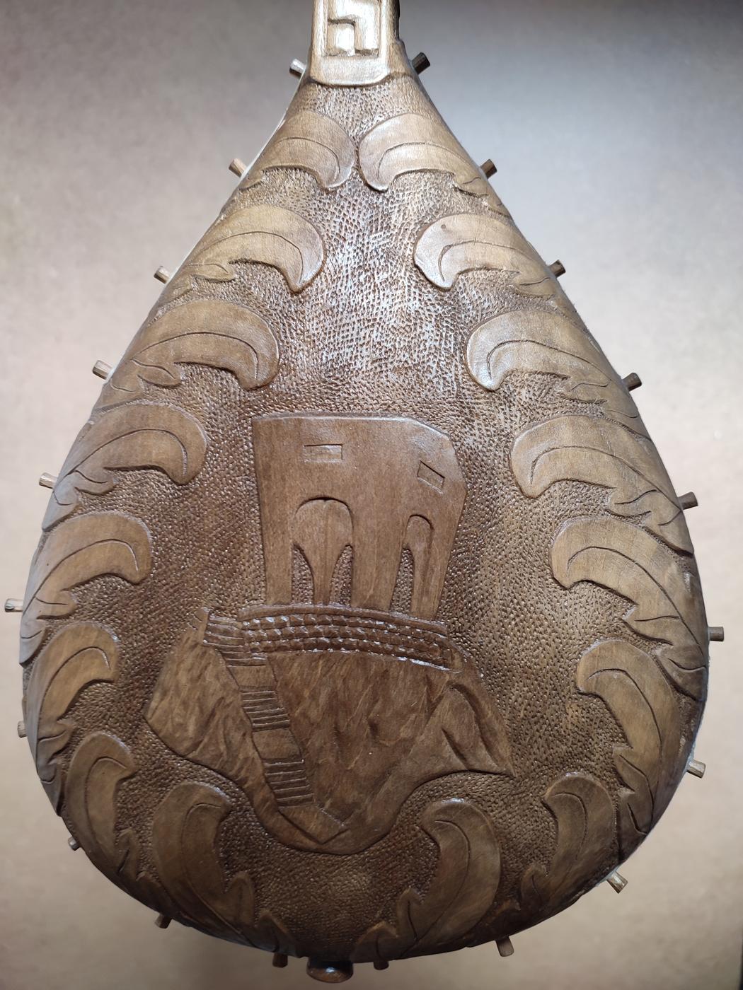 Gusle sa kozom (Njegoš, spomenik “zub”) | Gusle.me - prodaja gusala ...